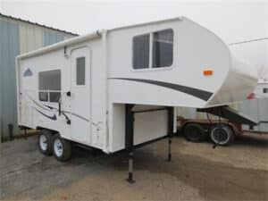 Small Fifth Wheel Campers - under 25ft (2022 ) - RV Obsession