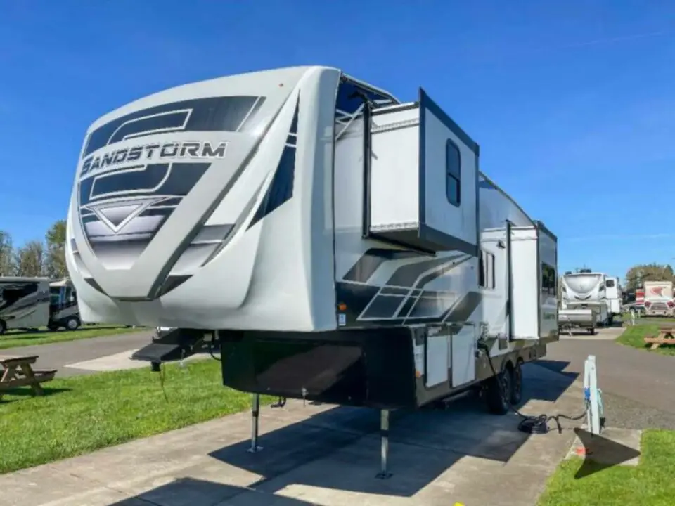 Fifth Wheel Toy Haulers under 35ft - RV Obsession